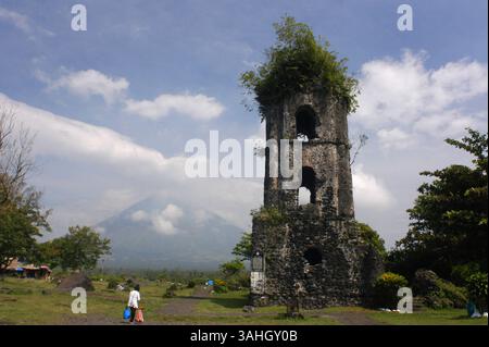 Cagsawa ruins, Daraga, Albay, Bicol, Philippines Stock Photo - Alamy