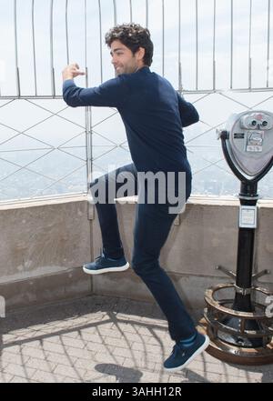 Adrian Grenier visits the Empire State Building for his new movie ...