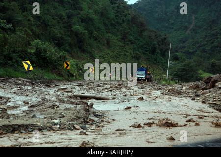 QUITO, ECUADOR - JUNE 24, 2015: Interior of the Basilica of the ...