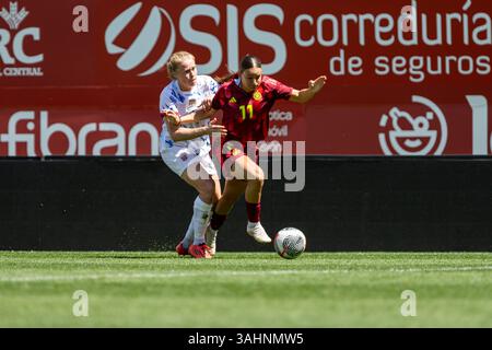 Tuana Mahmoud (SV Werder Bremen, 10) am Ball, Einzelbild, Ganzkörper ...