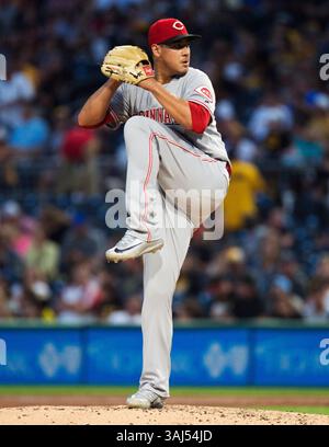 Cincinnati Reds starting pitcher Brent Suter (31) in action during a ...