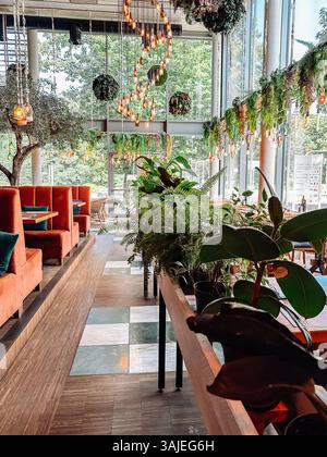 Modern tables and chairs placed in middle of spacious light meeting ...