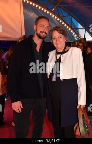 Ramona Leiß mit Sohn Sascha Leiß bei der Premiere des Circus Krone ...