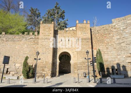 Stadttor Puerta de Alcantara, Altstadt, Toledo, Spanien Stock Photo - Alamy