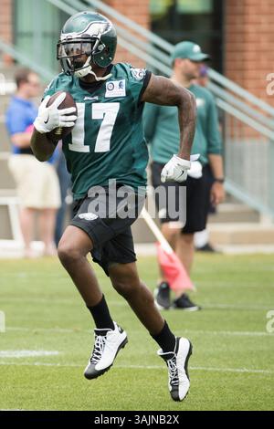 Philadelphia Eagles' Alshon Jeffery (17) in action against the New ...