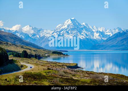 Panoramic View of Lake Pukaki Stock Photo - Alamy