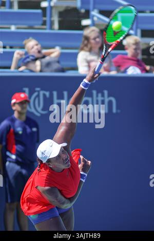 August 12, 2017 - Mason, Ohio, USA - Taylor Townsend (USA) serves ...