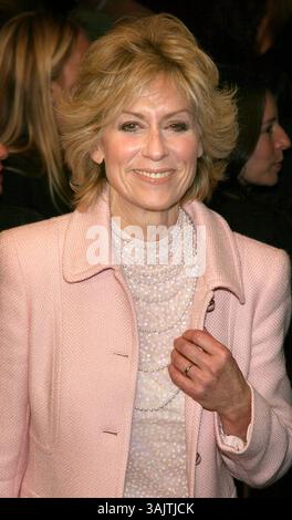 11 October 2005 - Lowes Lincoln Square, NYC - Amber Tamblyn at the NY ...