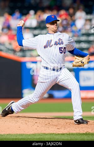 New York Mets pitcher Chris Bassitt (40) pitching during an MLB Spring ...