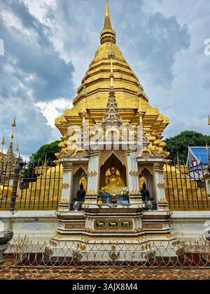 Wat Chomphu temple, Chiang Mai, Thailand Stock Photo - Alamy