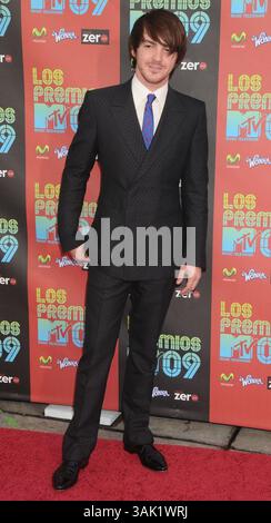 Drake Bell Los Premios MTV 2009 at the Gibson Amphitheatre - Arrivals ...