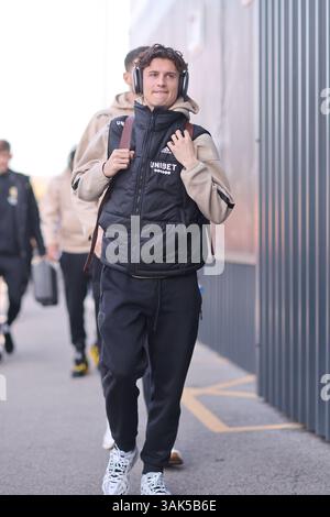 Brenden Aaronson of Leeds United arrives during the Premier League ...