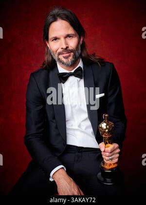 Linus Sandgren accepts the Oscar® for Achievement in cinematography ...
