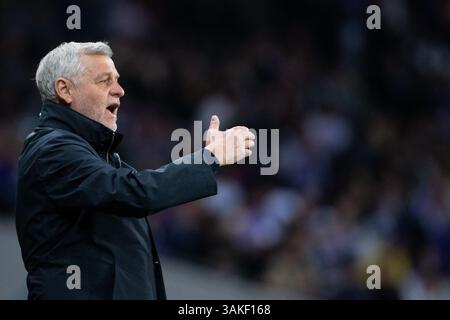 Coach Bruno Genesio during the Ligue 1 football (soccer) match Paris ...