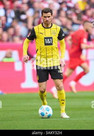 Pascal Gross (Borussia Dortmund, #13) am Ball GER, Sportfreunde Siegen ...