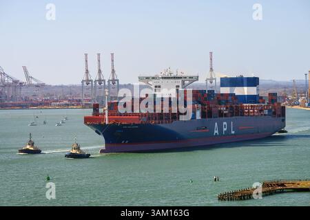 The CMA CGM owned container ship APL Lion City departing the Port of ...