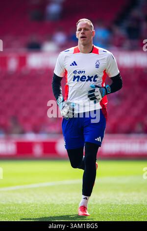 Matz Sels, Nottingham Forest goalkeeper warms up ahead of kick-off ...