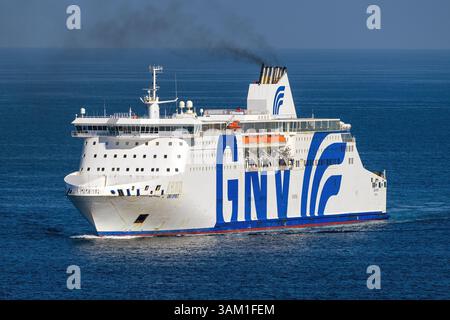 Ferry arriving at the port of Barcelona Stock Photo - Alamy
