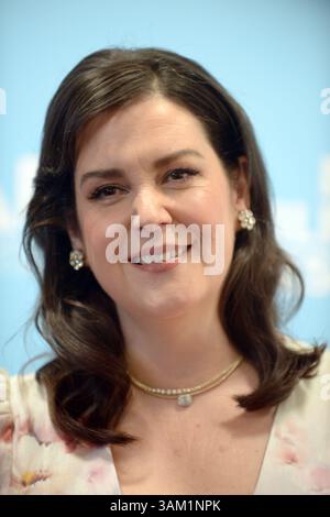 MIAMI, FLORIDA - APRIL 12: Actress Melanie Lynskey attends the 42nd ...
