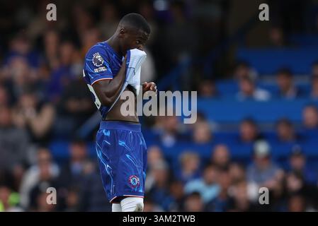 Moisés Caicedo of Chelsea looks dejected during the Premier League ...