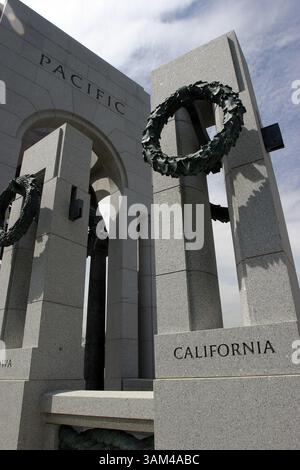 April 22, 2004 - U.S. - KRT US NEWS STORY SLUGGED: WORLDWARIIMEMORIAL ...