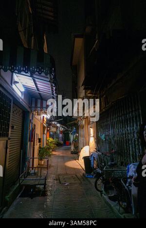 Empty alleyway in Chinatown neighbourhood in Bangkok, Thailand Stock ...