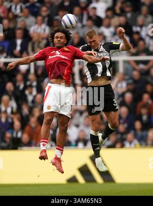 Manchester United's Joshua Zirkzee (left) and Mason Mount arriving ...