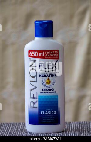 Revlon Flex Vintage Spanish Shampoo Stock Photo - Alamy