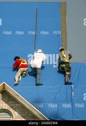 Crews with the U.S. Army Corps of Engineers Sacramento District install ...