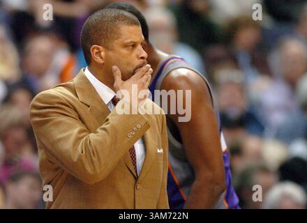 Phoenix Suns head coach Jordan Ott in the first half of an NBA ...