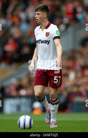 Oliver Scarles of West Ham United passes the ball during the Premier ...