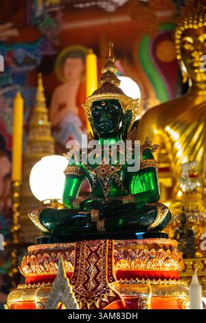 Buddha statues inside the Ordination Hall ar Buddhapadipa Temple ...