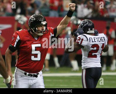 30 September 2007: Atlanta Falcons kicker Michael Koenen (9) in the ...