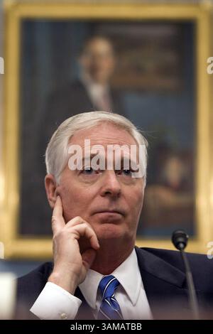 North Carolina Gov. Mike Easley speaks with Rep. Bob Etheridge (D-NC ...