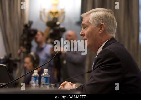 North Carolina Gov. Mike Easley speaks with Rep. Bob Etheridge (D-NC ...