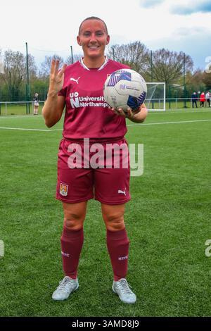 Studley, United Kingdom. 13th Apr, 2025. Northampton Town's Jade Bell ...