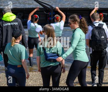 London, UK. 13 Apr 2025, London, UK. The Cambridge women's crew posing ...