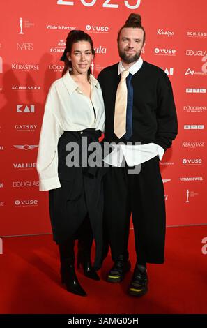 Musiker Alina Süggeler und Andreas Weizel der Band Frida Gold kommt zur ...