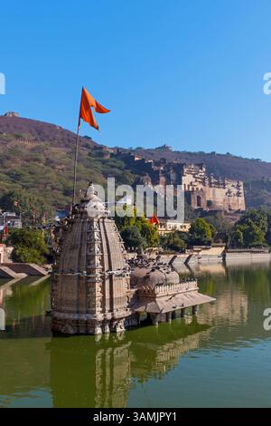 Nawal Sagar Lake, Varuna Hindu temple and Garh Palace Bundi Rajasthan ...