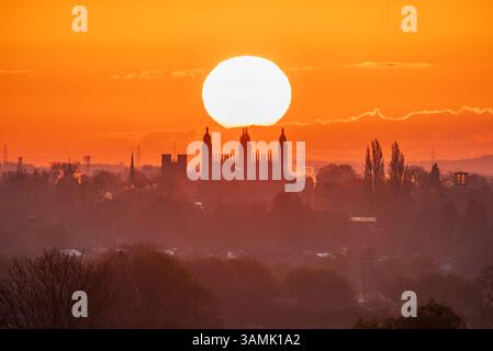 Sunrise behind King's College chapel, Cambridge, UK Stock Photo - Alamy