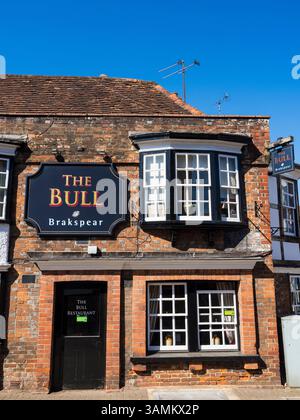 The Bull Hotel and public house, village of Fairford, Cotswolds ...