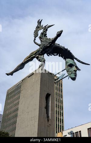 The Bolivar Condor statue by Rodrigo Arenas Betancourt on the Bolivar ...