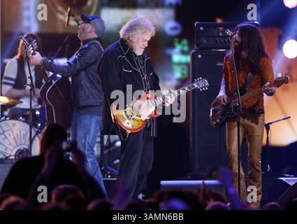 blair thornton, bachman turner overdrive, 1975 Stock Photo - Alamy