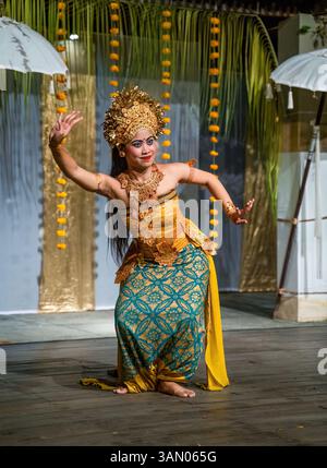 Bali, Indonesia - November 11, 2023: Elegant dancer strikes a poised ...