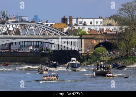 Cambridge women leading in final stretch after Barnes Bridge, Women's ...