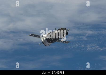 Soyuz TMA-20 spacecraft approaches the ISS 1 Stock Photo - Alamy