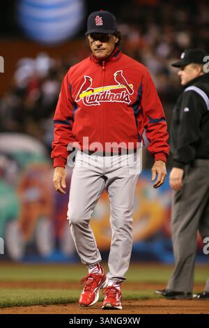 San Francisco Giants manager Tony Vitello, left, speaks with Atlanta ...