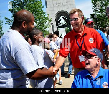 From left, WWII veterans Leon Amstead, Robert Hartline and Milton ...