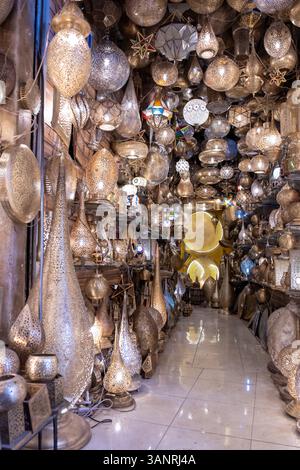 Traditional arabic art items and Souvenirs on display in traditional ...