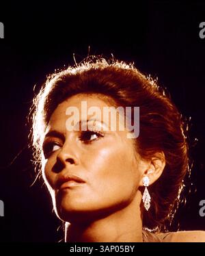 THE TOWERING INFERNO, Faye Dunaway, 1974 Stock Photo - Alamy